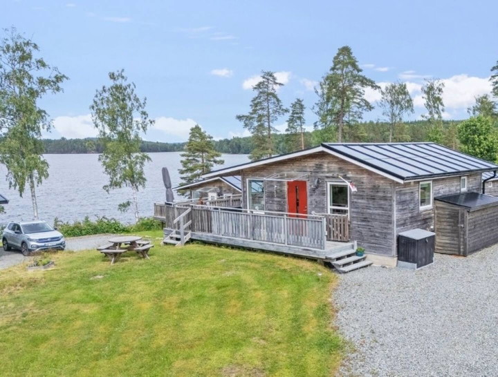 Laxsjön Lakeside! Views, Kayaks & Private Terrace - Sweden