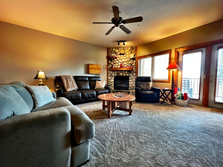 Mountain Bliss: 2-bedroom Condo With Private Hot - Kimberley