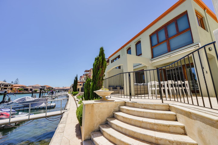 Villa Venezia - Waterfront Family Retreat - Western Australia