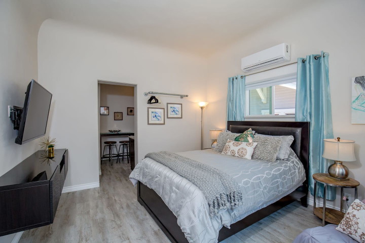 Newly Remodeled Studio Walkable To Downtown, New Jacuzzi, Fire Pit, Bbq! - Coronado, CA