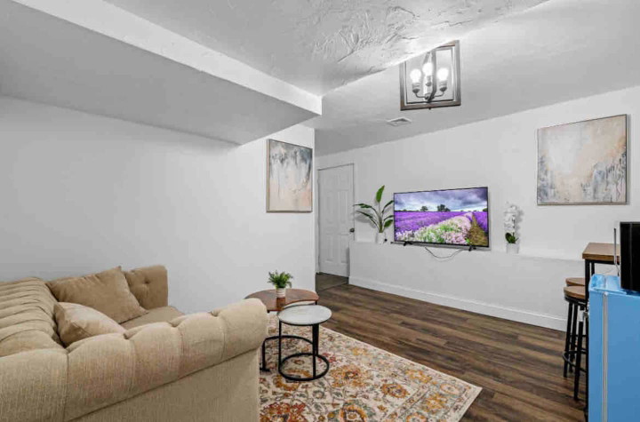 Entire Guest Suite In Stoneham - Everett, MA