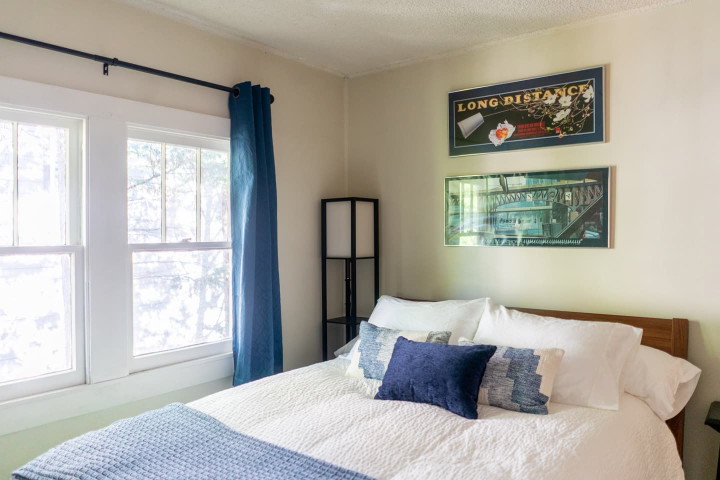 2 Br Treetop Bungalow In The Heart Of 12th South - Nashville, TN