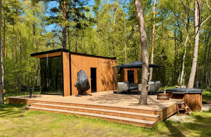Telise Tinyone Is A Mirrored Cabin With A Hot Tub - Estônia