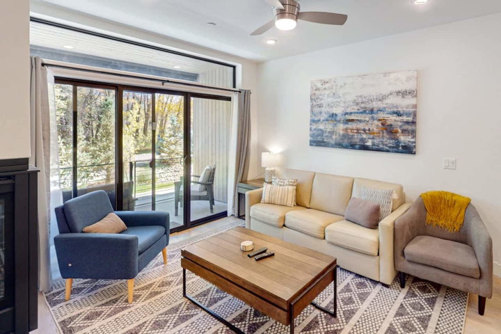 Ground-floor Riverfront Condo With Gas Fireplace - Silverthorne, CO