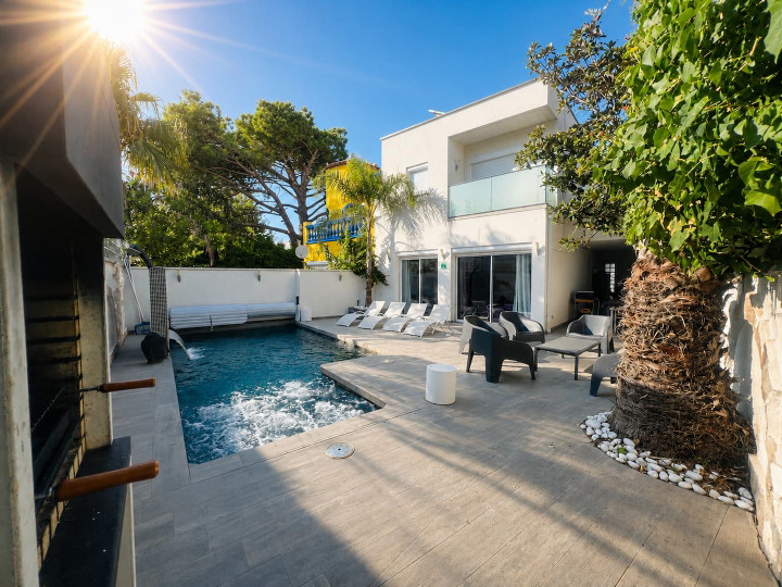 Beautiful Villa With Pool - Roses