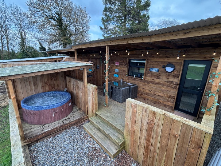 Robyns Nest Cabin, Private Hot Tub Adults Only! - Naas