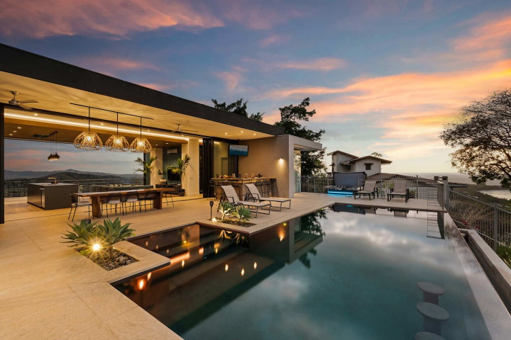 Infinity Pool Villa, 4 Suites & Private Casita - Tamarindo