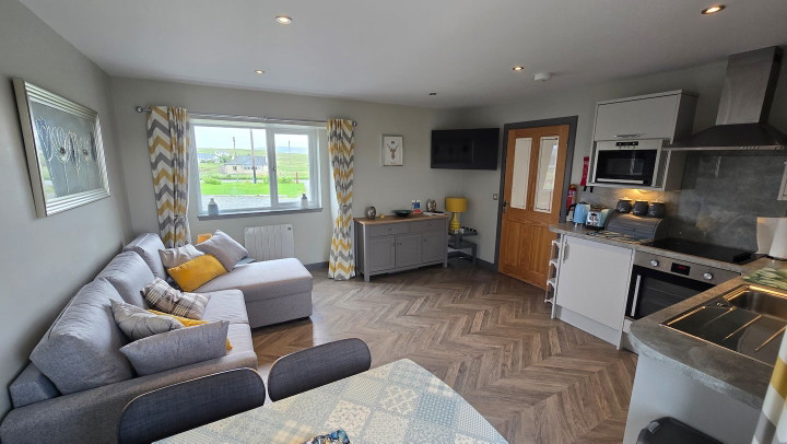 Mora  Cosy Cottage With Bay Views, Sleeps 4 - North Uist