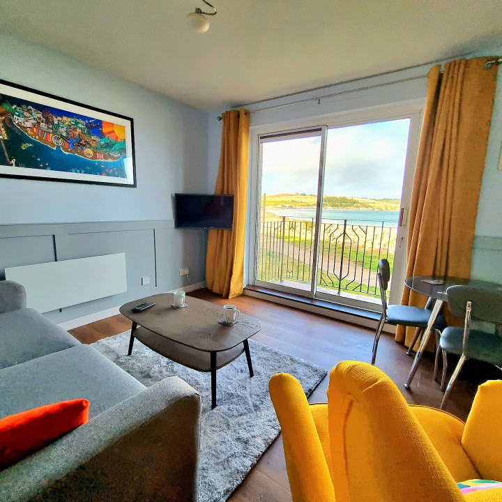 Relaxing Sea Front Apartment - Balcony & Parking - Stonehaven