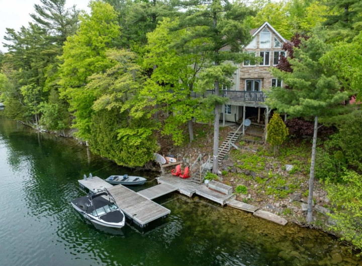 Stunning Knowlton Lake Waterfront Oasis - Kingston, Canada