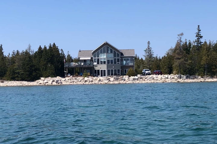 Tamarack By The Bay - Waterfront Cottage - Tobermory