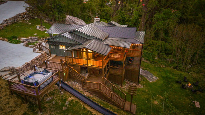 The Nest: Epic Family Home W/ Rock Climbing+slide - Lookout Mountain, TN