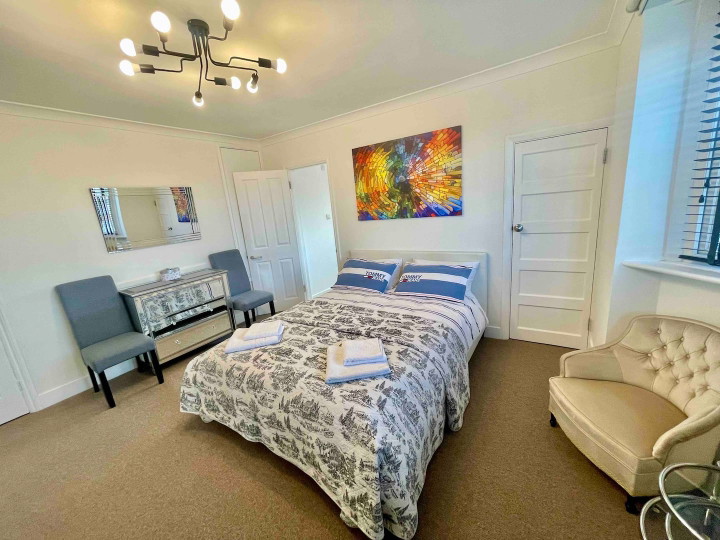 Eight" Airy 1st Floor Apartment - Surbiton