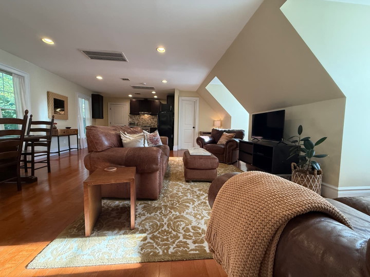 Roseland Carriage House | 2br, Kitchen & Parking - New Jersey