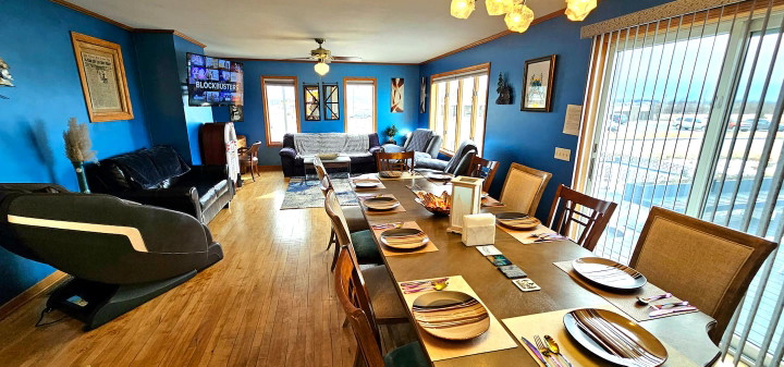 King Size Bed, Massage Chair, Rocks, Minerals, Art - Viroqua, WI
