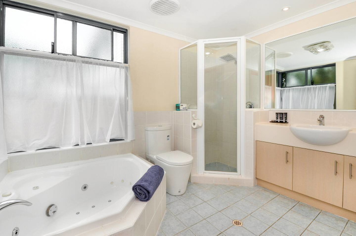 Dolphin Lodge - Spa Suites**** - 1 Night - Albany