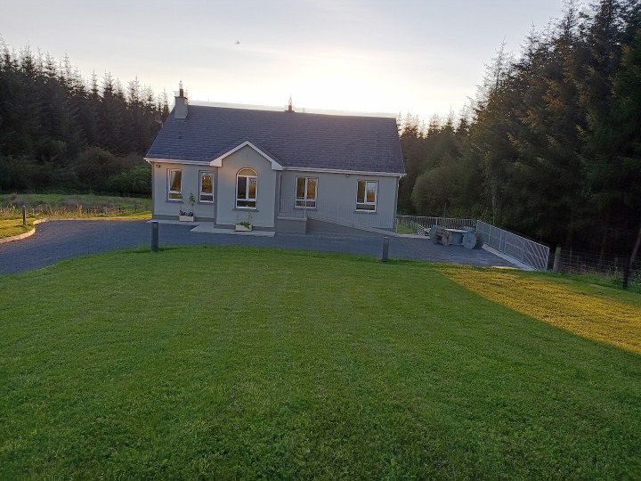 Cosy 3 Bedroom House Located In A Quite Cul De Sac - Ireland