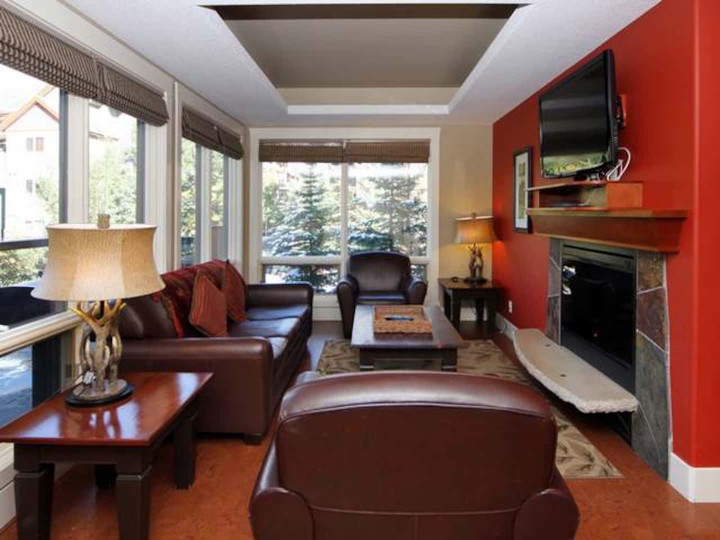 Mökki Mountain Suite - Hoekopstelling Met Uitzicht Op De Berg - Canmore