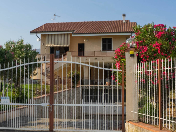Villa Oscar - Giardino Esclusivo - Albenga