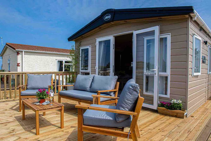 Beach Retreat. Luxury Static By The Sea - Pembrokeshire