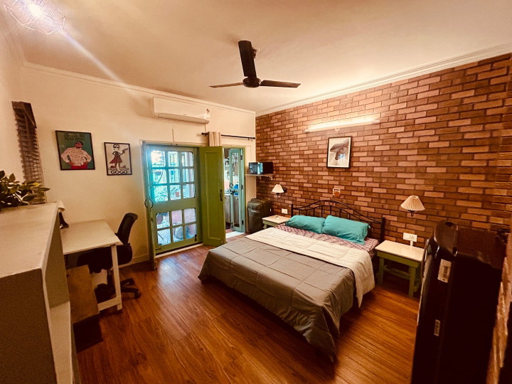 Unit11: Chic Studio W/ Pvt Kitchen, Bath & Patio - India