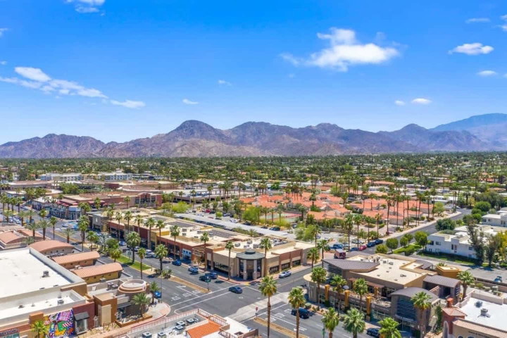 Chic Condo With Pool | 1 Block To El Paseo - Palm Desert, CA