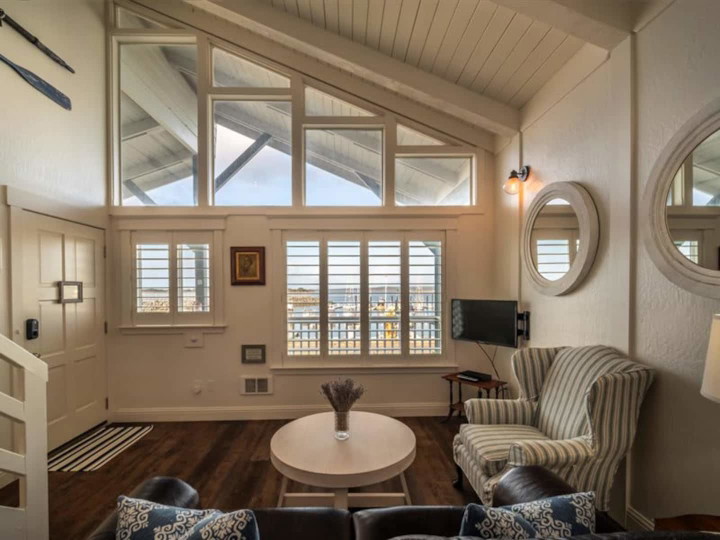 Bayfront Suite With Sea Views (Room 1) - Bandon, OR
