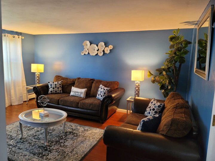 Newly Renovated 3 Bedrooms Entire Unit - Farmington, CT