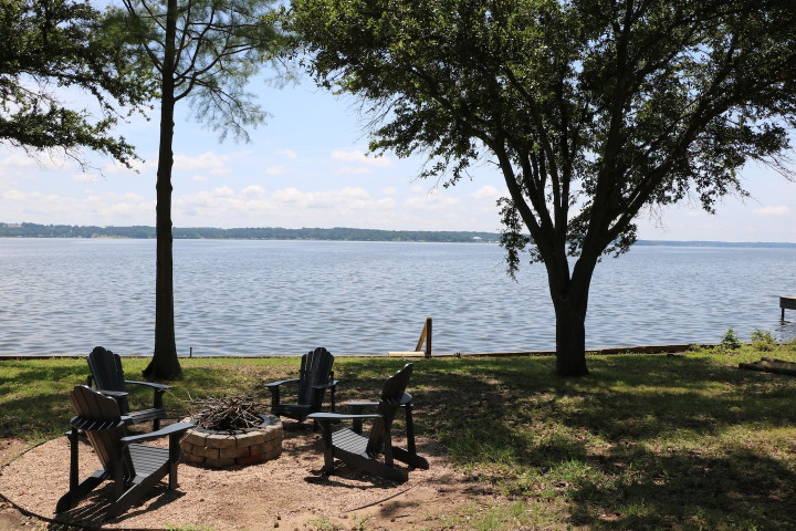 Lakefront Home! Enjoy Open Views Of Lake Palestine - Chandler, TX