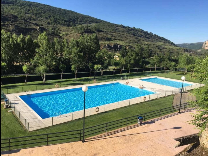 Chalet With Pool In Summer. - Ezcaray