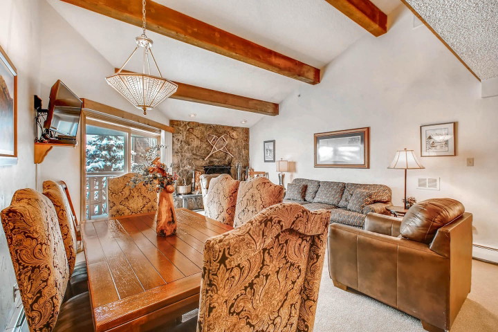 Large Top-floor Vail Condo, Views, Hot Tub, Pool - Vail, CO