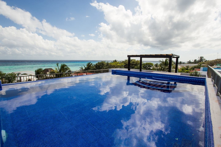 Luxury Villa, Steps To Beach,roof Pool W/view,wifi - Cozumel