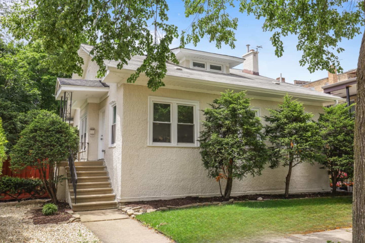 Spacious Designer Oasis: Game Room - Yard - Garage - Oak Park, IL