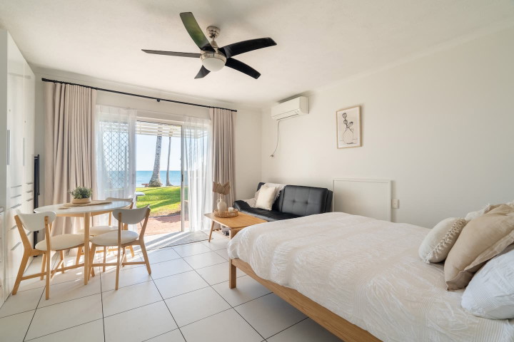 Oceanfront Apartment, Lousha Bach - Mackay