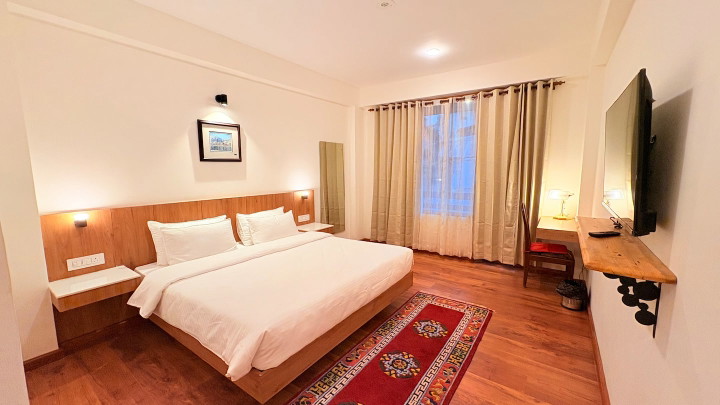 Doksa Homestay 202 | Pvt Apt W/ Kitchen & King Bed - Manali