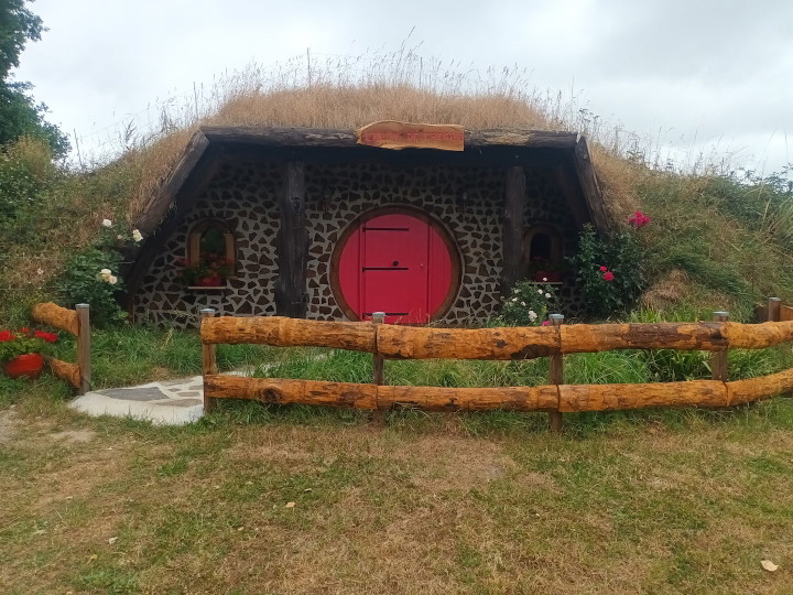 Hobbit Mont Saint Michel Creux De Crique - Manche