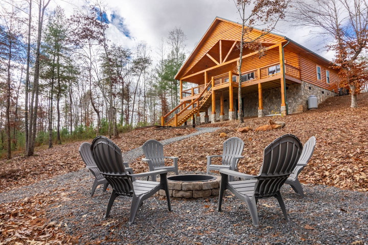 Cozy Log Cabin With Lakefront And Private Dock - Morganton, NC