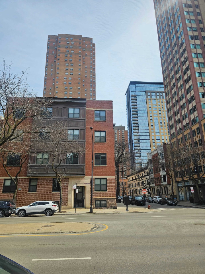 Gold Coast, Downtown Chicago, Sleeps 20 - Chicago, IL