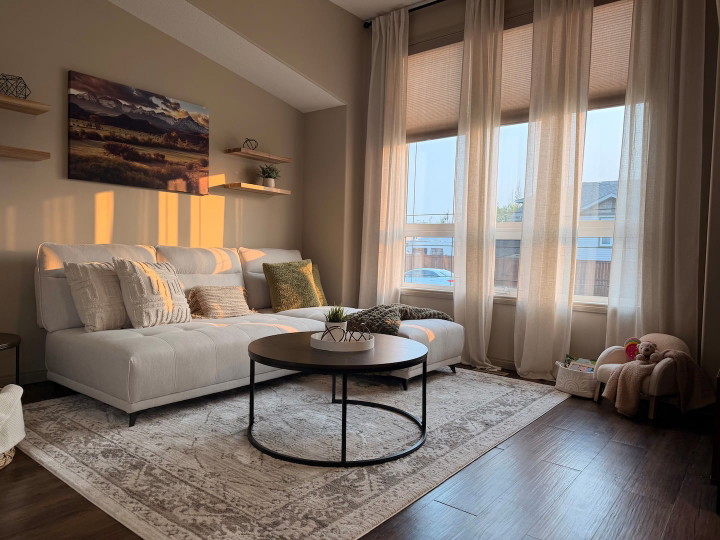 Private Main-floor Home | Bright & Spacious - Lethbridge