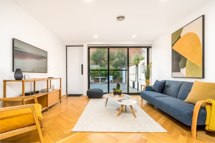 2-storey Lumiere Townhouse W/ Private Courtyard - Canberra