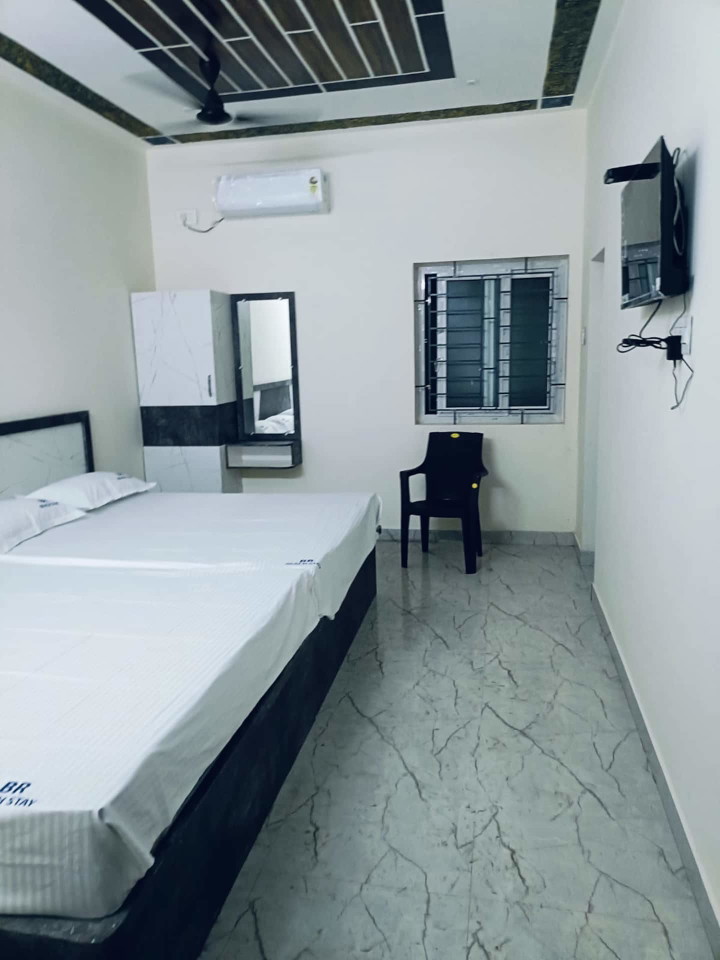 Br Beach Stay - 4 Bed Ac Room -