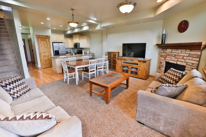 The Seasons - Bridger. 2 Bedroom 2 Bathroom Condo - Garden City, UT