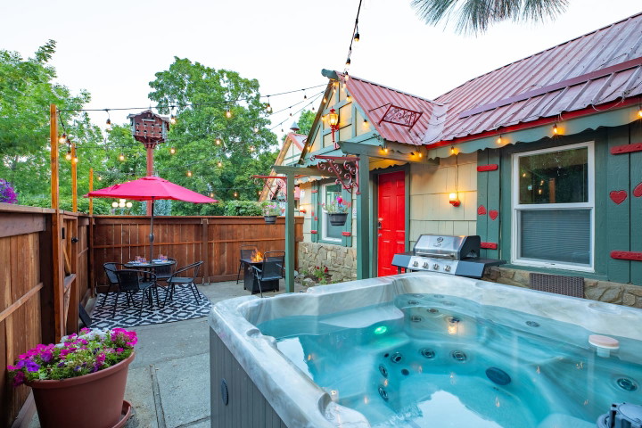 Cabin Suite #16, Hot Tub/kitchen/fenced Courtyard - Leavenworth, WA