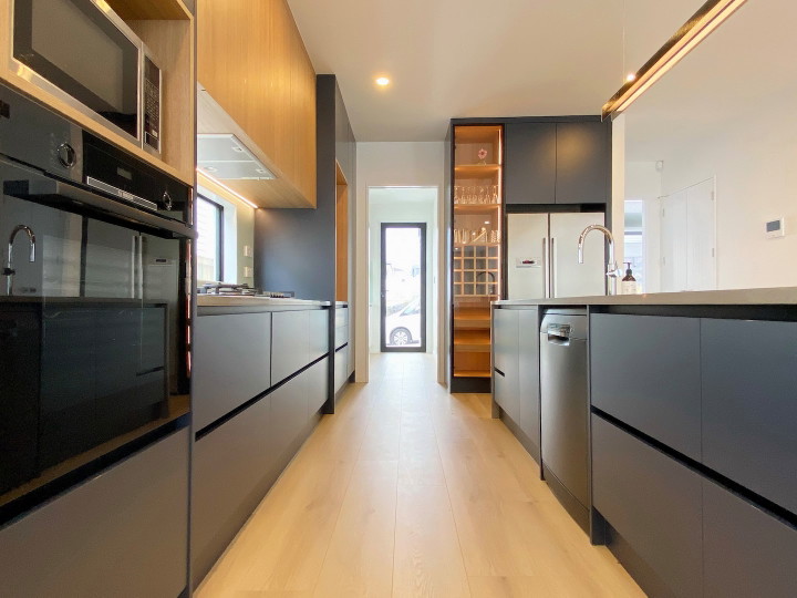 Large Designer House With 2 Kitchens, 8br 5.5bh - Beachlands