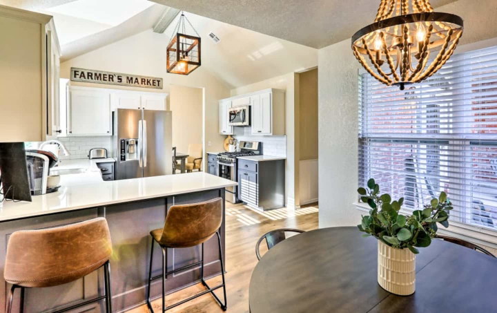 Edmond Charmer With Rainfall Shower & Backyard - Edmond, OK