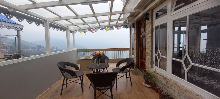 Alstroemeria Cottage - Darjeeling