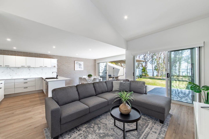 New Lakefront Dog Friendly - Central Coast