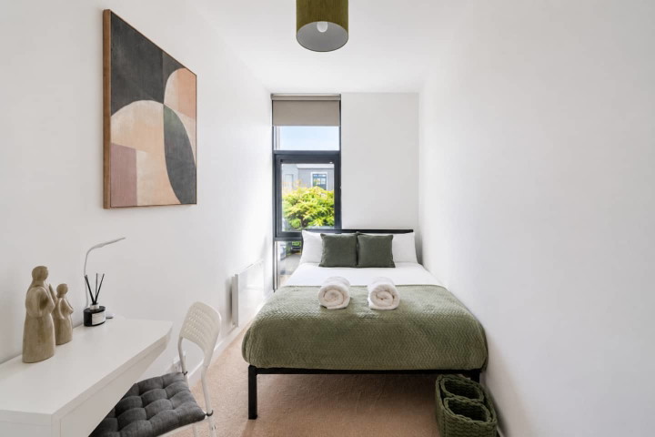 Heathrow | 2-bed Staines | Free Parking - Staines-upon-Thames
