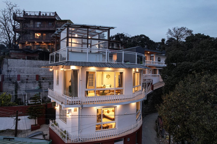 Nathuli | Rooftop Glasshouse With Jacuzzi - Mussoorie