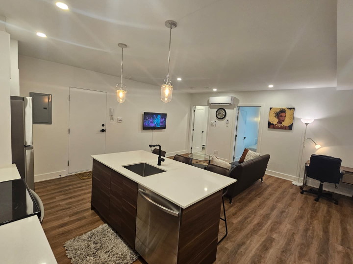Newly Renovated 2bedrm Apt. 8mins From Yul Airport - Dorval